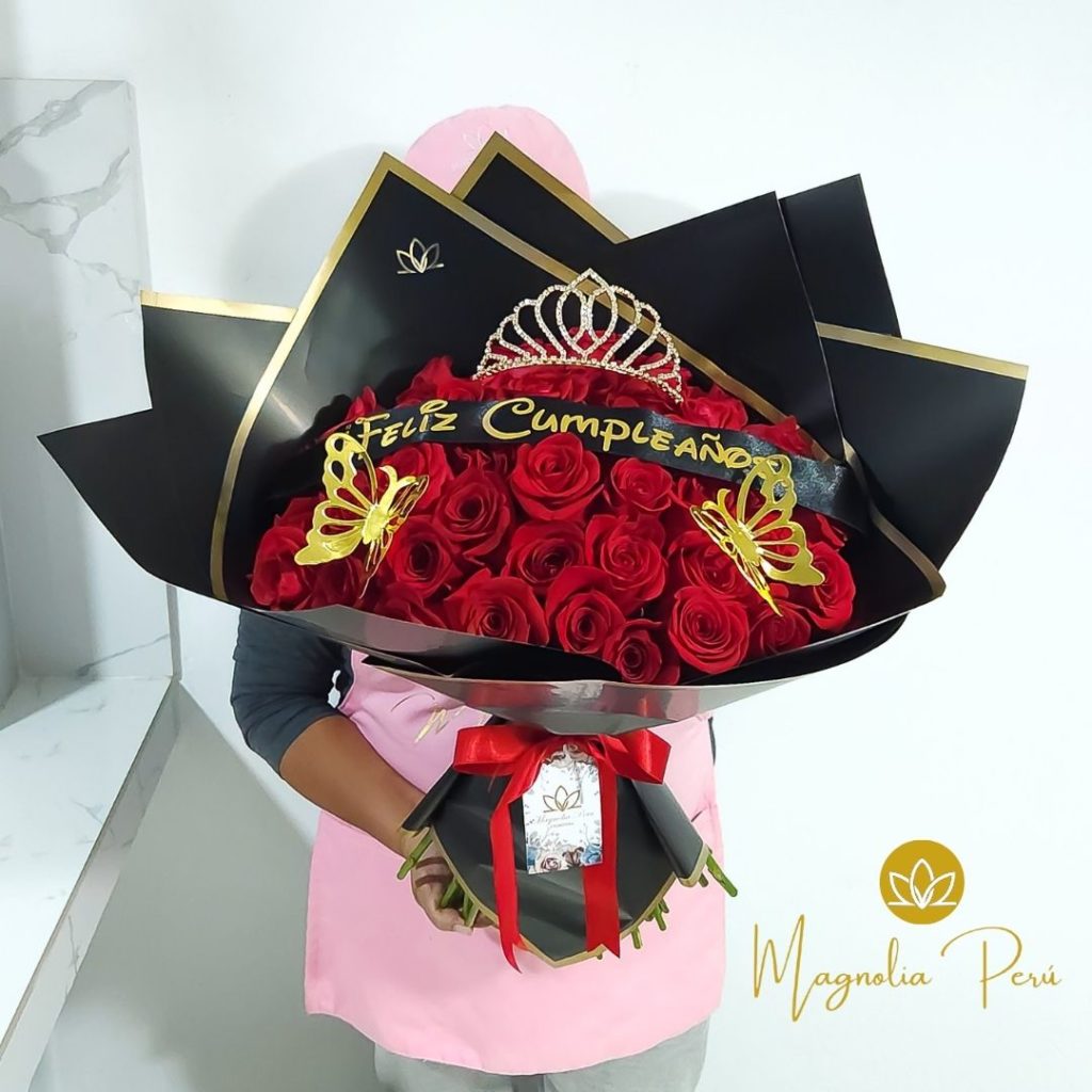 Ramo de 50 Rosas con Corona – Magnolia Perú Florería